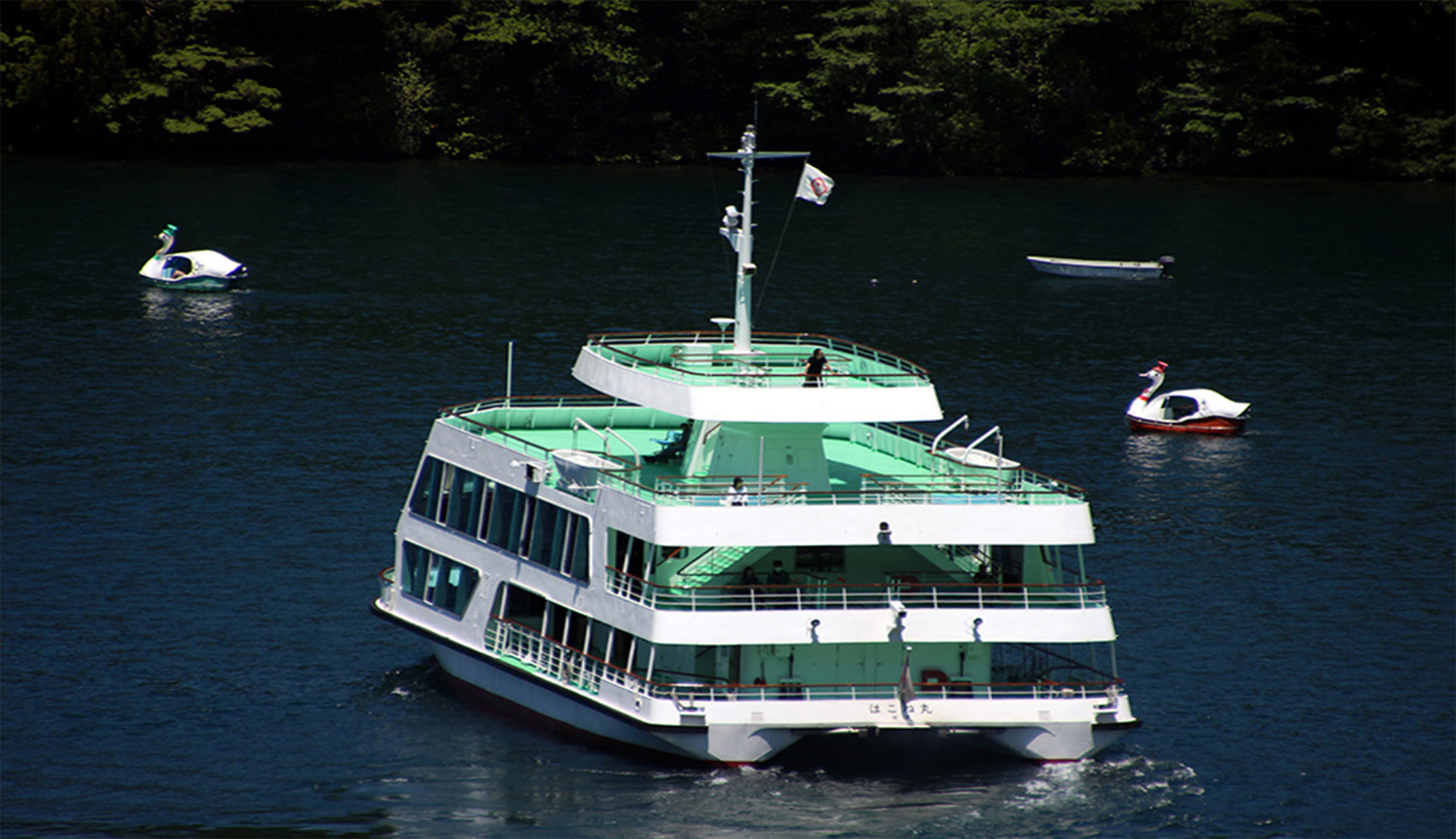 Hakone Lake Ashinoko Pleasure Boat: ล่องเรือทะเลสาบอาชิ ฮาโกเน่ ...