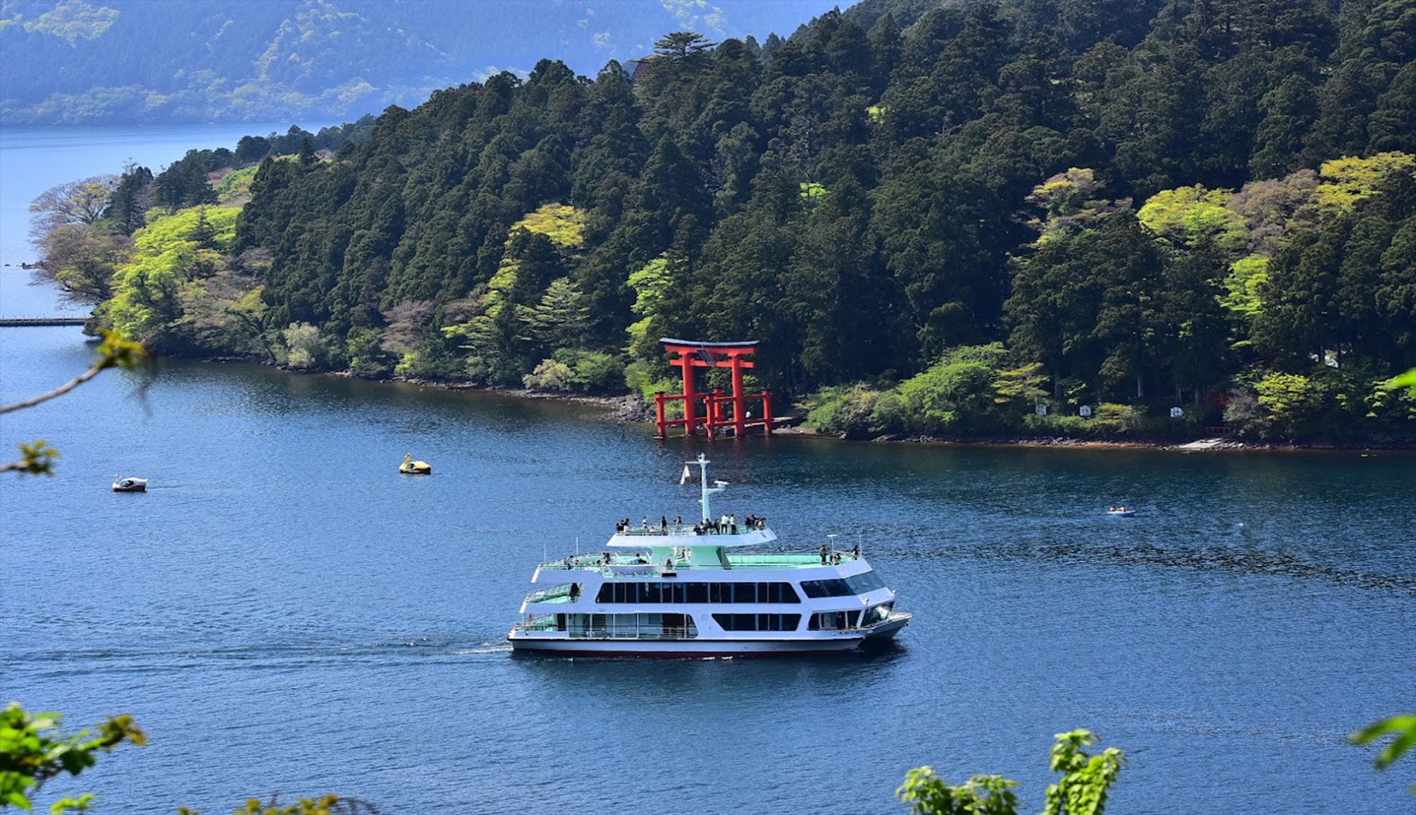 Hakone Lake Ashinoko Pleasure Boat: ล่องเรือทะเลสาบอาชิ ฮาโกเน่ ...