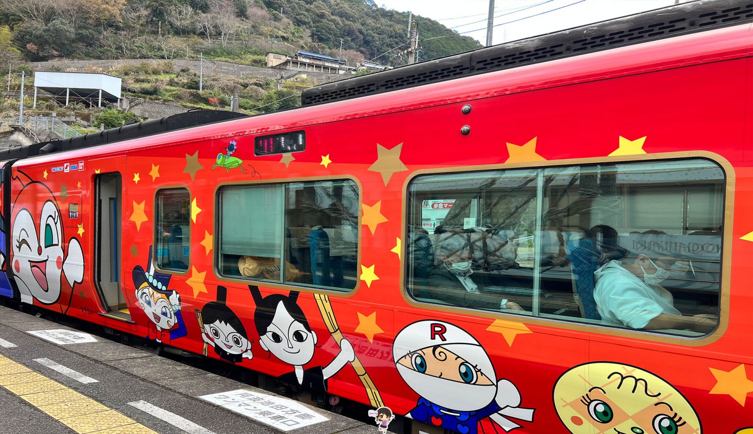 สถานีโคโตฮิระ นั่งรถไฟ Shikoku Mannaka Sennen Monogatari ตำนานกว่า 1000 ...